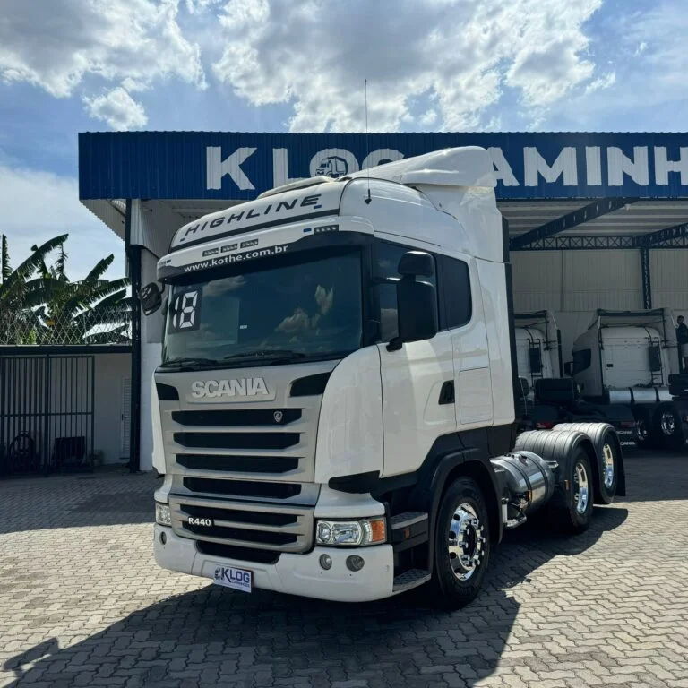 Scania R440 Highline 6x2 - Teto alto - K LOG Caminhões